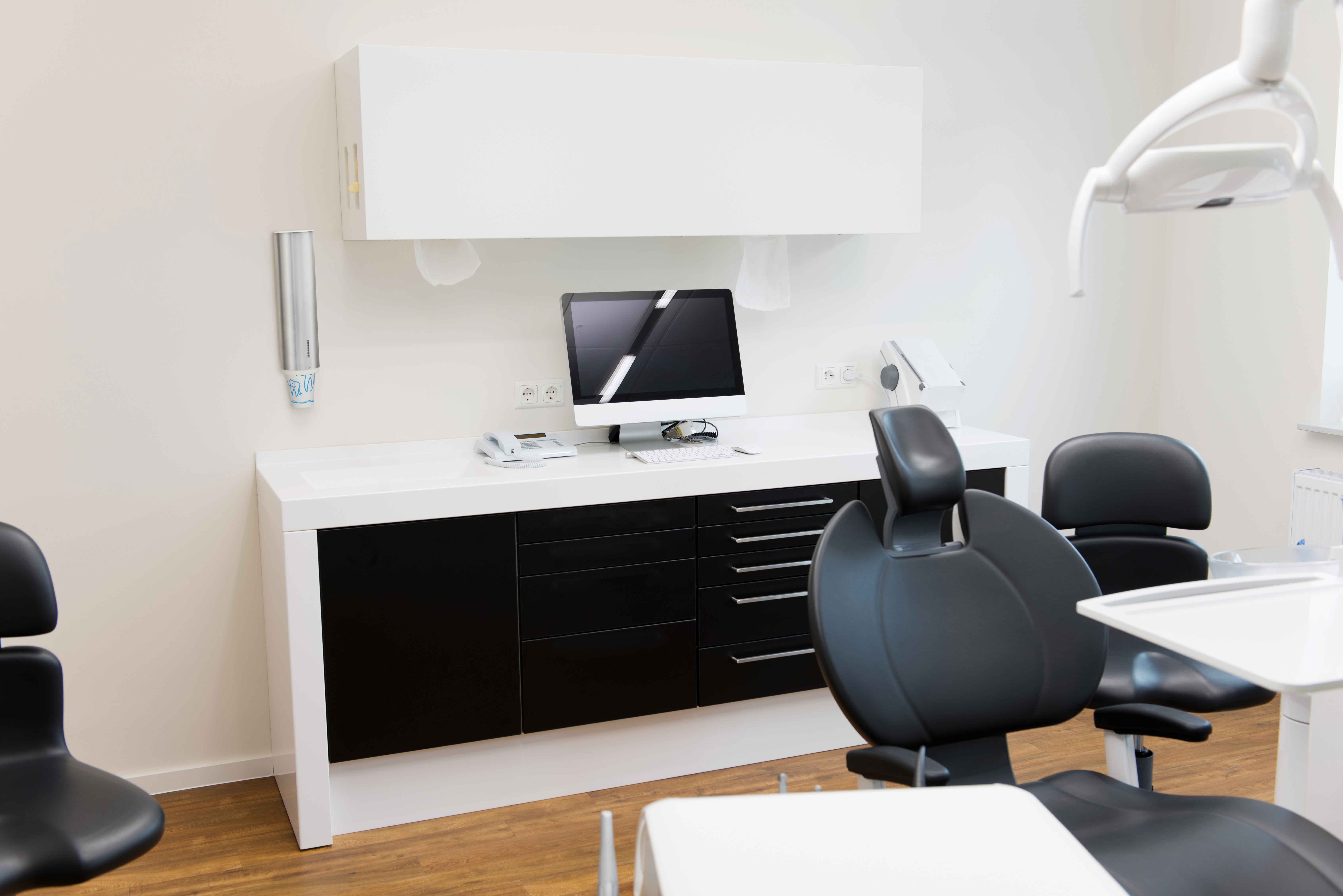 Becherspender für Einweg Mundspülbecher | Dentalbedarf